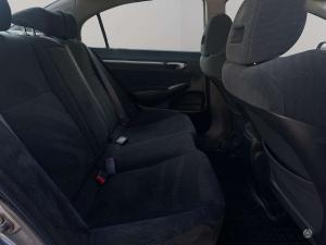 Grey Honda Civic 2011 in Vilnius, with an engine capacity of 1.80 L and mileage of 206 thousand km for 3999 €, photo 10 on AUTOMOTO.COM.LV