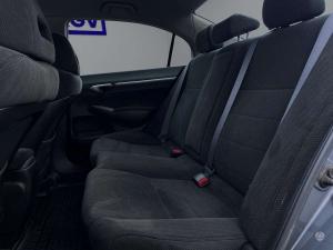 Grey Honda Civic 2011 in Vilnius, with an engine capacity of 1.80 L and mileage of 206 thousand km for 3999 €, photo 12 on AUTOMOTO.COM.LV
