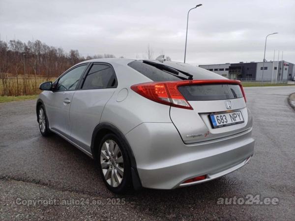 Grey Honda Civic 2012 in Tallinn, with an engine capacity of 1.80 L and mileage of 203 thousand km for 6900 €, photo 2 on AUTOMOTO.COM.LV