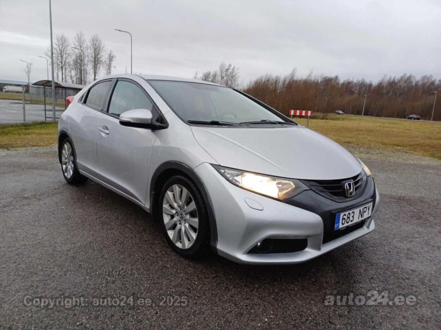 Grey Honda Civic 2012 in Tallinn, with an engine capacity of 1.80 L and mileage of 203 thousand km for 6900 €, photo 6 on AUTOMOTO.COM.LV