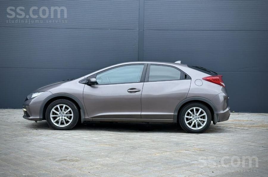 Pelēks Honda Civic 2012 Rīga, ar dzinēja tilpumu 1.80 L un nobraukumu 198 tūkst. km par 5950 €, foto 2 vietnē AUTOMOTO.COM.LV