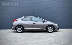 Pelēks Honda Civic 2012 Rīga, ar dzinēja tilpumu 1.80 L un nobraukumu 198 tūkst. km par 5950 €, foto 5 vietnē AUTOMOTO.COM.LV