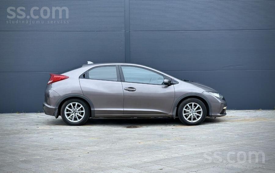 Pelēks Honda Civic 2012 Rīga, ar dzinēja tilpumu 1.80 L un nobraukumu 198 tūkst. km par 5950 €, foto 5 vietnē AUTOMOTO.COM.LV