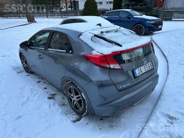 Grey Honda Civic 2012 in Riga, with an engine capacity of 1.80 L and mileage of 117 thousand km for 4900 €, photo 2 on AUTOMOTO.COM.LV