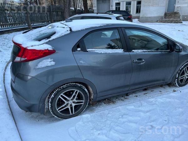 Grey Honda Civic 2012 in Riga, with an engine capacity of 1.80 L and mileage of 117 thousand km for 4900 €, photo 3 on AUTOMOTO.COM.LV