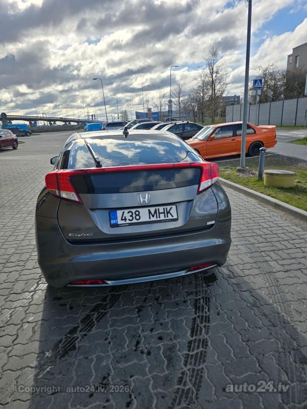 Grey Honda Civic 2012 in Tartu, with an engine capacity of 1.80 L and mileage of 170 thousand km for 5900 €, photo 3 on AUTOMOTO.COM.LV