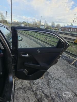 Grey Honda Civic 2012 in Siauliai, with an engine capacity of 2.20 L and mileage of 332 thousand km for 4300 €, photo 4 on AUTOMOTO.COM.LV