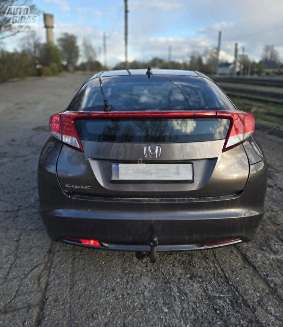 Grey Honda Civic 2012 in Siauliai, with an engine capacity of 2.20 L and mileage of 332 thousand km for 4300 €, photo 5 on AUTOMOTO.COM.LV
