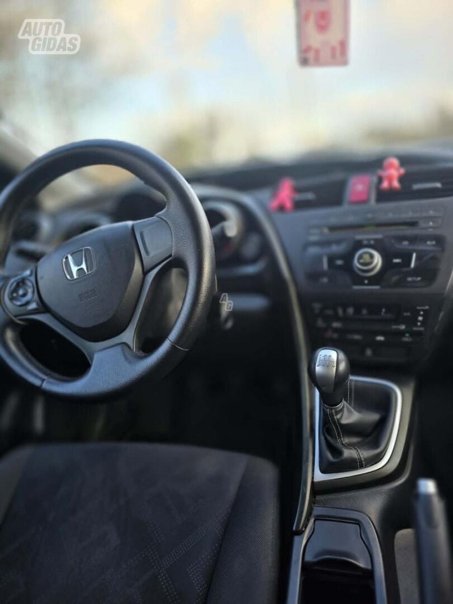 Grey Honda Civic 2012 in Siauliai, with an engine capacity of 2.20 L and mileage of 332 thousand km for 4300 €, photo 8 on AUTOMOTO.COM.LV