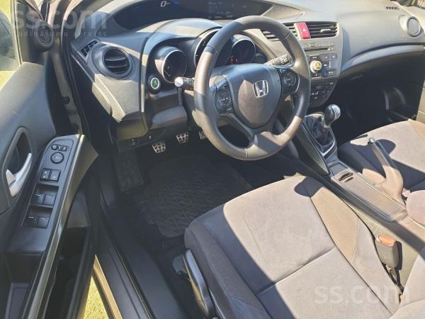 Pelēks Honda Civic 2012 Liepāja, ar dzinēja tilpumu 2.20 L un nobraukumu 228 tūkst. km par 5300 €, foto 9 vietnē AUTOMOTO.COM.LV
