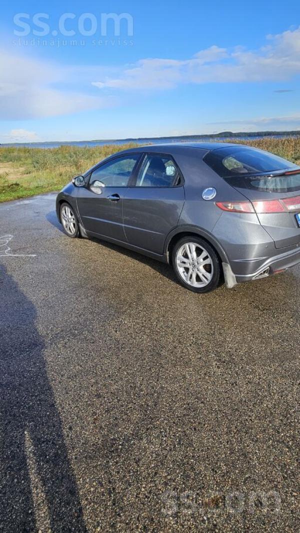 Grey Honda Civic 2012 in Riga, with an engine capacity of 1.80 L and mileage of 144 thousand km for 5500 €, photo 2 on AUTOMOTO.COM.LV