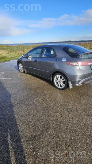 Grey Honda Civic 2012 in Riga, with an engine capacity of 1.80 L and mileage of 144 thousand km for 5500 €, photo 3 on AUTOMOTO.COM.LV