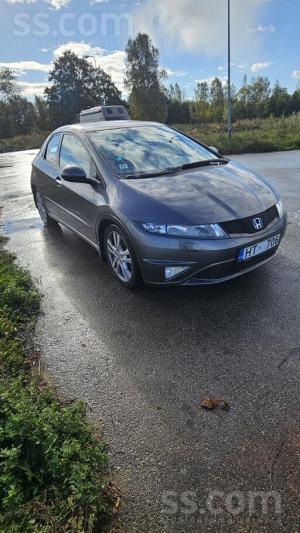 Grey Honda Civic 2012 in Riga, with an engine capacity of 1.80 L and mileage of 144 thousand km for 5500 €, photo 4 on AUTOMOTO.COM.LV