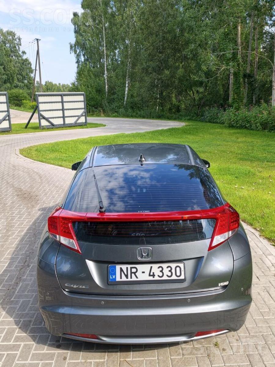 Pelēks Honda Civic 2012 Rīga, ar dzinēja tilpumu 1.80 L un nobraukumu 214 tūkst. km par 6100 €, foto 5 vietnē AUTOMOTO.COM.LV