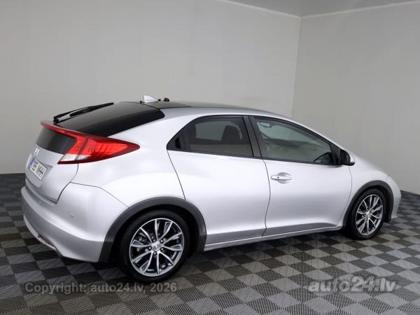 Grey Honda Civic 2012 in Tallinn, with an engine capacity of 1.80 L and mileage of 279 thousand km for 3299 €, photo 4 on AUTOMOTO.COM.LV