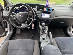 Grey Honda Civic 2013 in Johvi, with an engine capacity of 1.60 L and mileage of 204 thousand km for 6300 €, photo 13 on AUTOMOTO.COM.LV