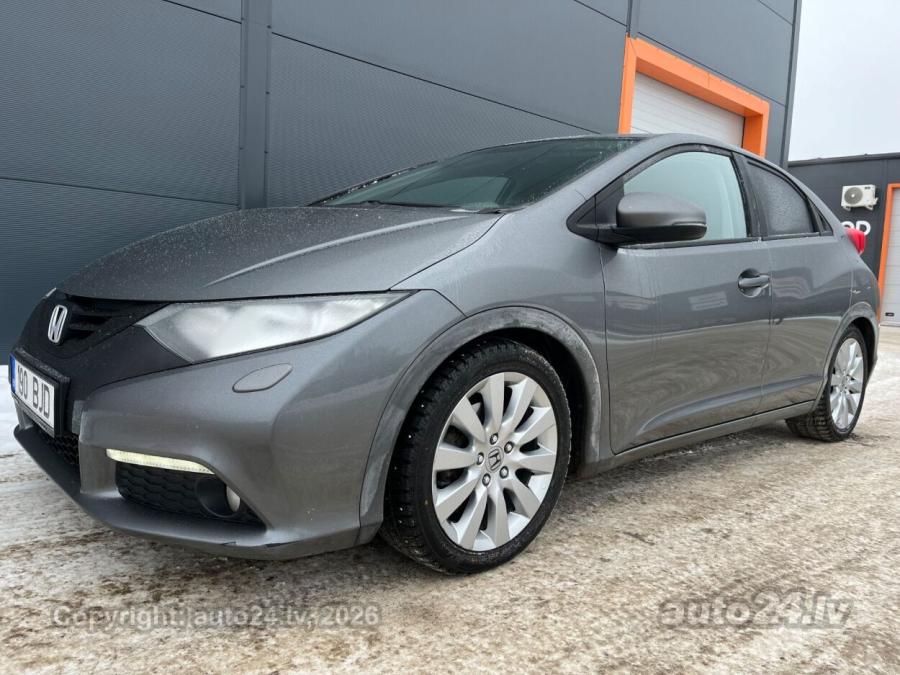 Grey Honda Civic 2013 in Kuressaare, with an engine capacity of 1.80 L and mileage of 199 thousand km for 6690 €, photo 1 on AUTOMOTO.COM.LV