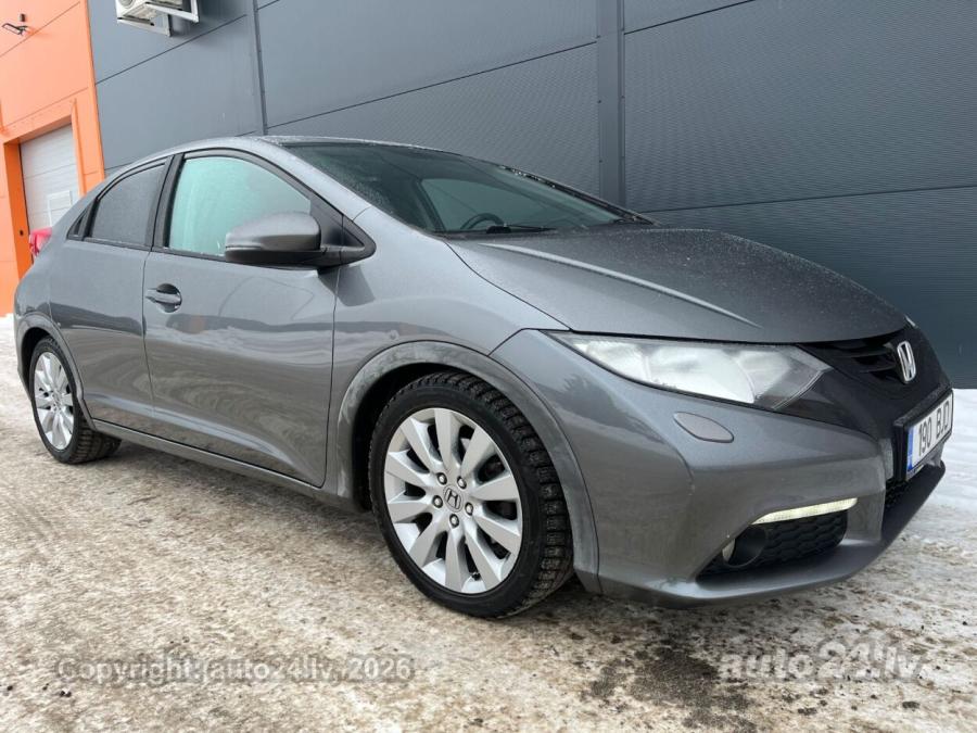 Grey Honda Civic 2013 in Kuressaare, with an engine capacity of 1.80 L and mileage of 199 thousand km for 6690 €, photo 3 on AUTOMOTO.COM.LV