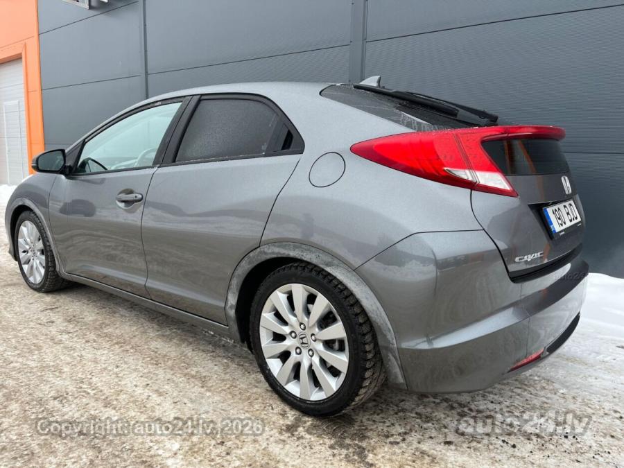 Grey Honda Civic 2013 in Kuressaare, with an engine capacity of 1.80 L and mileage of 199 thousand km for 6690 €, photo 4 on AUTOMOTO.COM.LV