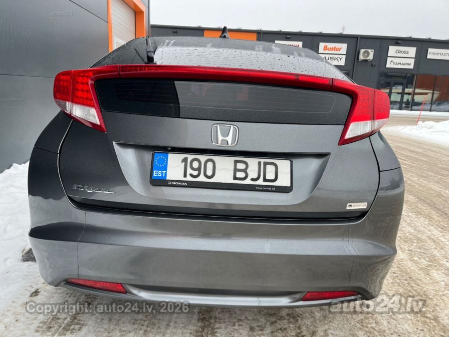 Grey Honda Civic 2013 in Kuressaare, with an engine capacity of 1.80 L and mileage of 199 thousand km for 6690 €, photo 5 on AUTOMOTO.COM.LV