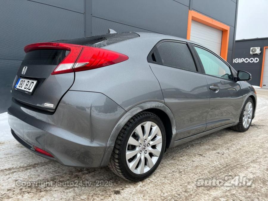 Grey Honda Civic 2013 in Kuressaare, with an engine capacity of 1.80 L and mileage of 199 thousand km for 6690 €, photo 6 on AUTOMOTO.COM.LV