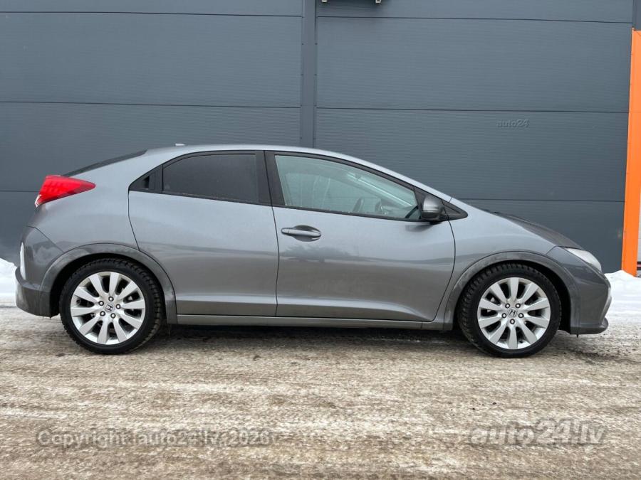 Grey Honda Civic 2013 in Kuressaare, with an engine capacity of 1.80 L and mileage of 199 thousand km for 6690 €, photo 7 on AUTOMOTO.COM.LV