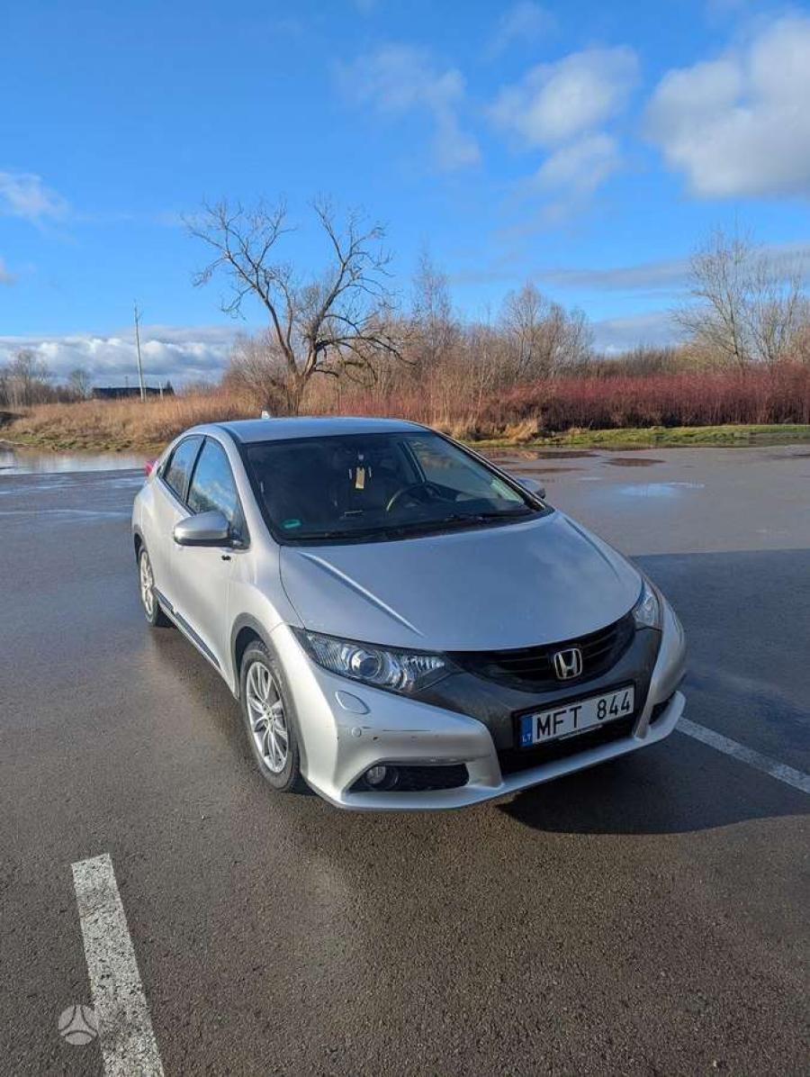 Grey Honda Civic 2013 in Pakruojis, with an engine capacity of 1.60 L and mileage of 282 thousand km for 5200 €, photo 1 on AUTOMOTO.COM.LV