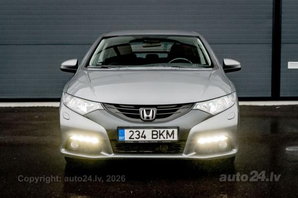 Grey Honda Civic 2013 in Parnu, with an engine capacity of 1.80 L and mileage of 206 thousand km for 7800 €, photo 4 on AUTOMOTO.COM.LV