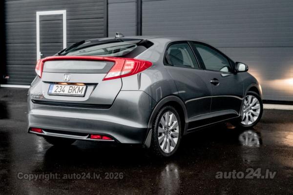 Grey Honda Civic 2013 in Parnu, with an engine capacity of 1.80 L and mileage of 206 thousand km for 7800 €, photo 7 on AUTOMOTO.COM.LV