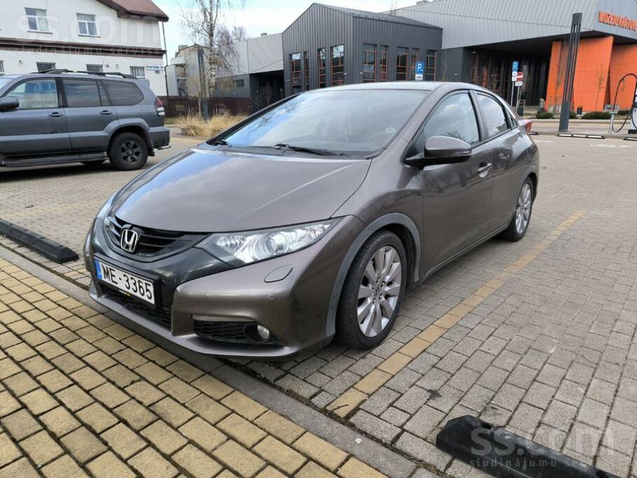 Pelēks Honda Civic 2013 Rīga, ar dzinēja tilpumu 1.60 L un nobraukumu 240 tūkst. km par 4300 €, foto 1 vietnē AUTOMOTO.COM.LV