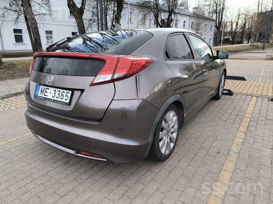 Pelēks Honda Civic 2013 Rīga, ar dzinēja tilpumu 1.60 L un nobraukumu 240 tūkst. km par 4300 €, foto 4 vietnē AUTOMOTO.COM.LV