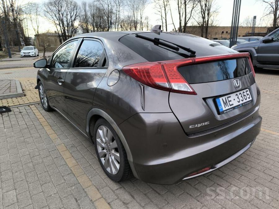 Pelēks Honda Civic 2013 Rīga, ar dzinēja tilpumu 1.60 L un nobraukumu 240 tūkst. km par 4300 €, foto 5 vietnē AUTOMOTO.COM.LV