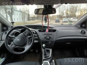 Pelēks Honda Civic 2013 Rīga, ar dzinēja tilpumu 1.60 L un nobraukumu 240 tūkst. km par 4300 €, foto 6 vietnē AUTOMOTO.COM.LV