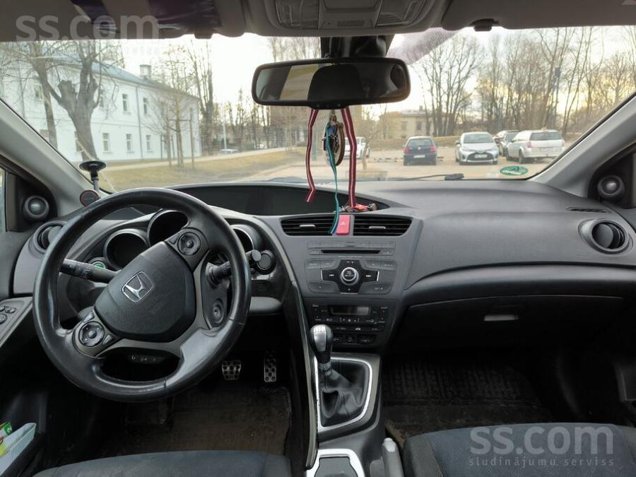 Pelēks Honda Civic 2013 Rīga, ar dzinēja tilpumu 1.60 L un nobraukumu 240 tūkst. km par 4300 €, foto 6 vietnē AUTOMOTO.COM.LV