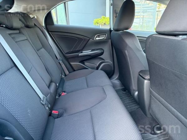 Pelēks Honda Civic 2014 Rīga, ar dzinēja tilpumu 1.80 L un nobraukumu 145 tūkst. km par 6900 €, foto 9 vietnē AUTOMOTO.COM.LV