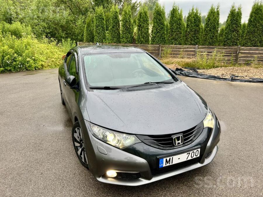 Grey Honda Civic 2015 in Riga, with an engine capacity of 1.80 L and mileage of 122 thousand km for 7000 €, photo 1 on AUTOMOTO.COM.LV
