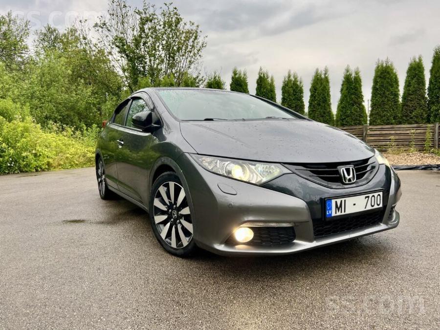Grey Honda Civic 2015 in Riga, with an engine capacity of 1.80 L and mileage of 122 thousand km for 7000 €, photo 3 on AUTOMOTO.COM.LV
