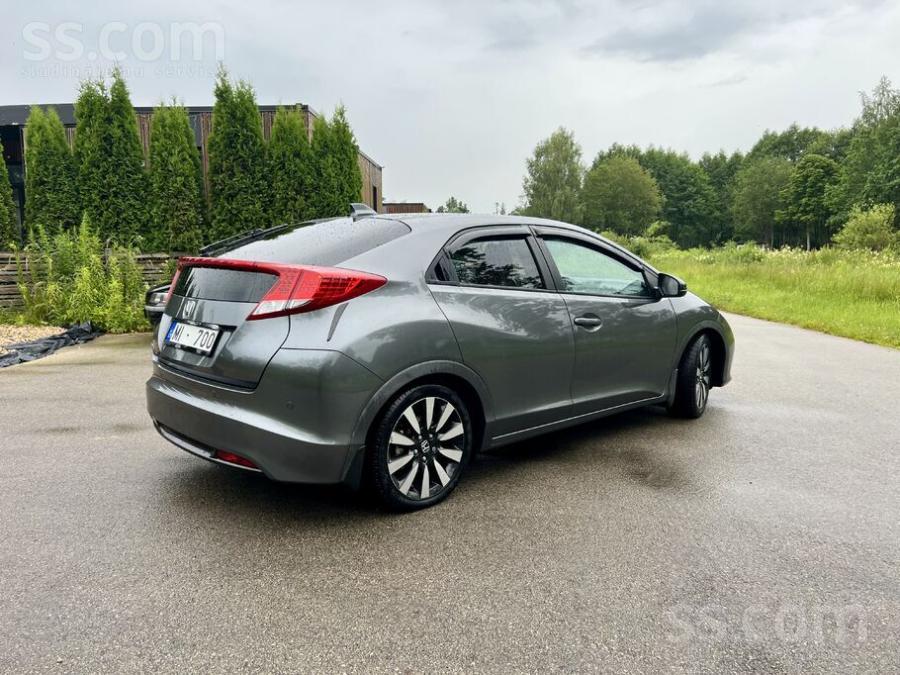 Grey Honda Civic 2015 in Riga, with an engine capacity of 1.80 L and mileage of 122 thousand km for 7000 €, photo 5 on AUTOMOTO.COM.LV
