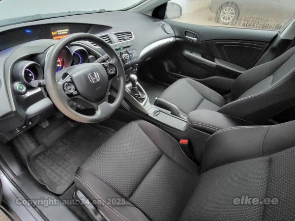 Pelēks Honda Civic 2015 Tallina, ar dzinēja tilpumu 1.34 L un nobraukumu 150 tūkst. km par 7995 €, foto 11 vietnē AUTOMOTO.COM.LV