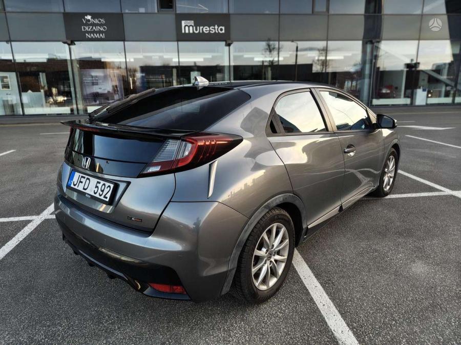 Grey Honda Civic 2016 in Vilnius, with an engine capacity of 1.34 L and mileage of 105 thousand km for 8500 €, photo 8 on AUTOMOTO.COM.LV