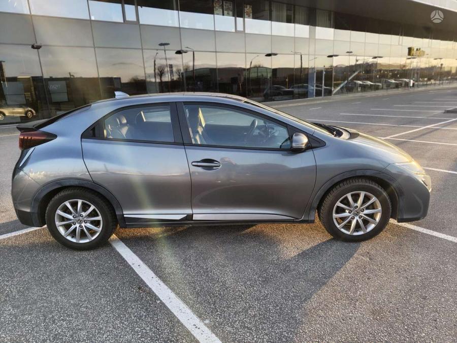 Grey Honda Civic 2016 in Vilnius, with an engine capacity of 1.34 L and mileage of 105 thousand km for 8500 €, photo 9 on AUTOMOTO.COM.LV