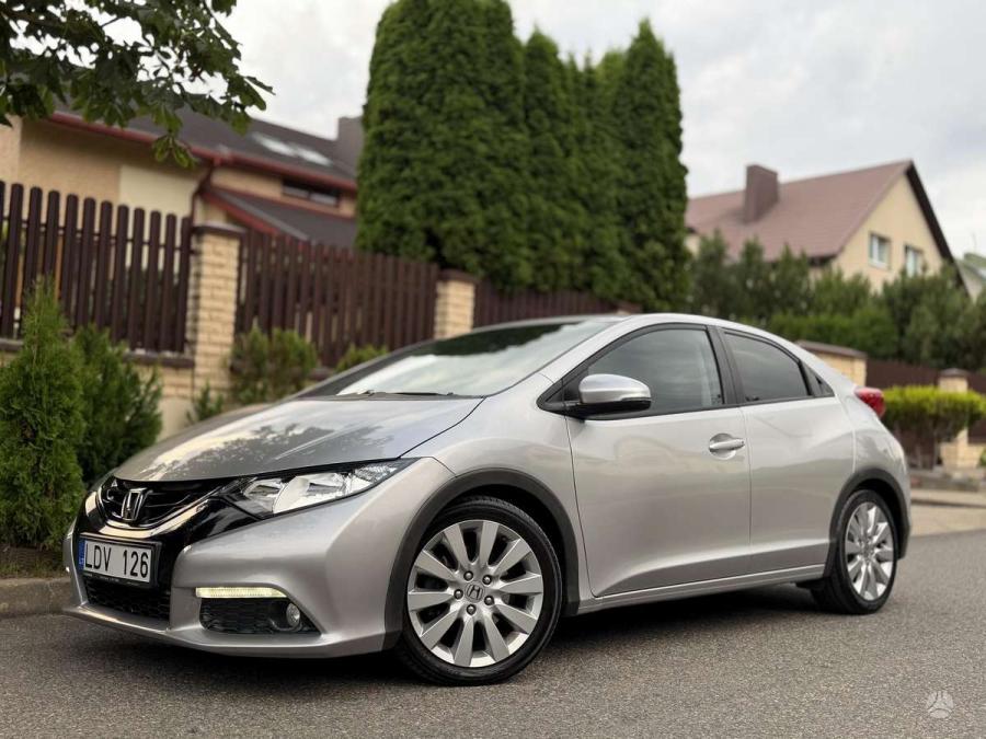 Grey Honda Civic 2016 in Vilnius, with an engine capacity of 1.80 L and mileage of 180 thousand km for 8450 €, photo 1 on AUTOMOTO.COM.LV
