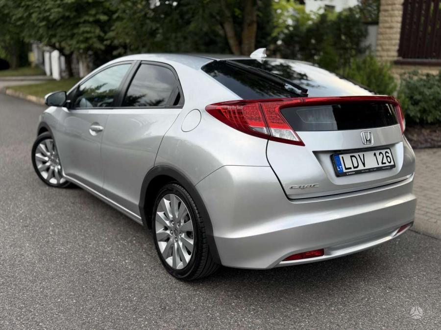 Grey Honda Civic 2016 in Vilnius, with an engine capacity of 1.80 L and mileage of 180 thousand km for 8450 €, photo 13 on AUTOMOTO.COM.LV