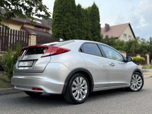Grey Honda Civic 2016 in Vilnius, with an engine capacity of 1.80 L and mileage of 180 thousand km for 8450 €, photo 20 on AUTOMOTO.COM.LV