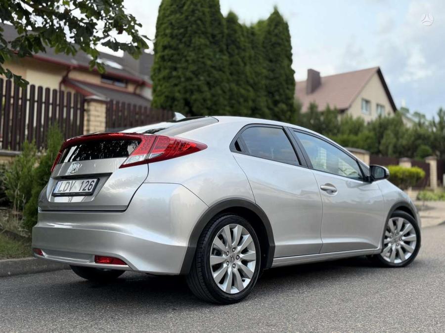 Grey Honda Civic 2016 in Vilnius, with an engine capacity of 1.80 L and mileage of 180 thousand km for 8450 €, photo 20 on AUTOMOTO.COM.LV