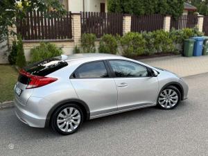 Grey Honda Civic 2016 in Vilnius, with an engine capacity of 1.80 L and mileage of 180 thousand km for 8450 €, photo 22 on AUTOMOTO.COM.LV