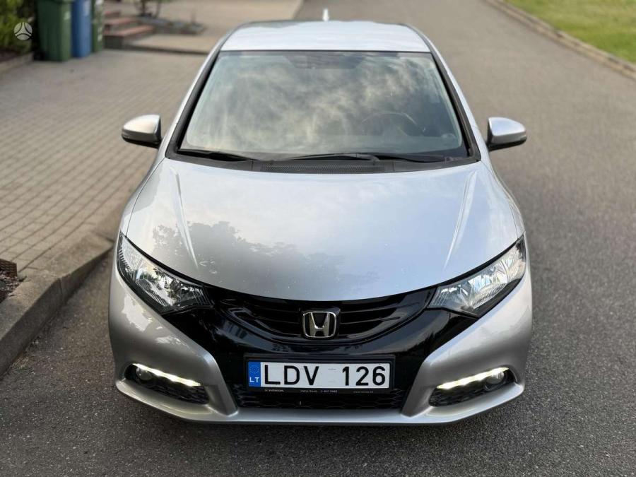 Grey Honda Civic 2016 in Vilnius, with an engine capacity of 1.80 L and mileage of 180 thousand km for 8450 €, photo 26 on AUTOMOTO.COM.LV