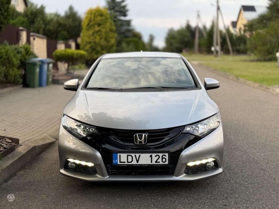 Grey Honda Civic 2016 in Vilnius, with an engine capacity of 1.80 L and mileage of 180 thousand km for 8450 €, photo 27 on AUTOMOTO.COM.LV