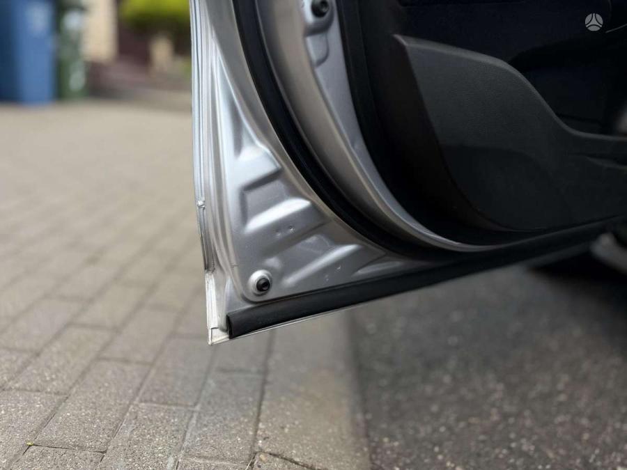Grey Honda Civic 2016 in Vilnius, with an engine capacity of 1.80 L and mileage of 180 thousand km for 8450 €, photo 32 on AUTOMOTO.COM.LV