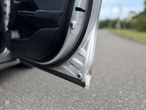 Grey Honda Civic 2016 in Vilnius, with an engine capacity of 1.80 L and mileage of 180 thousand km for 8450 €, photo 35 on AUTOMOTO.COM.LV